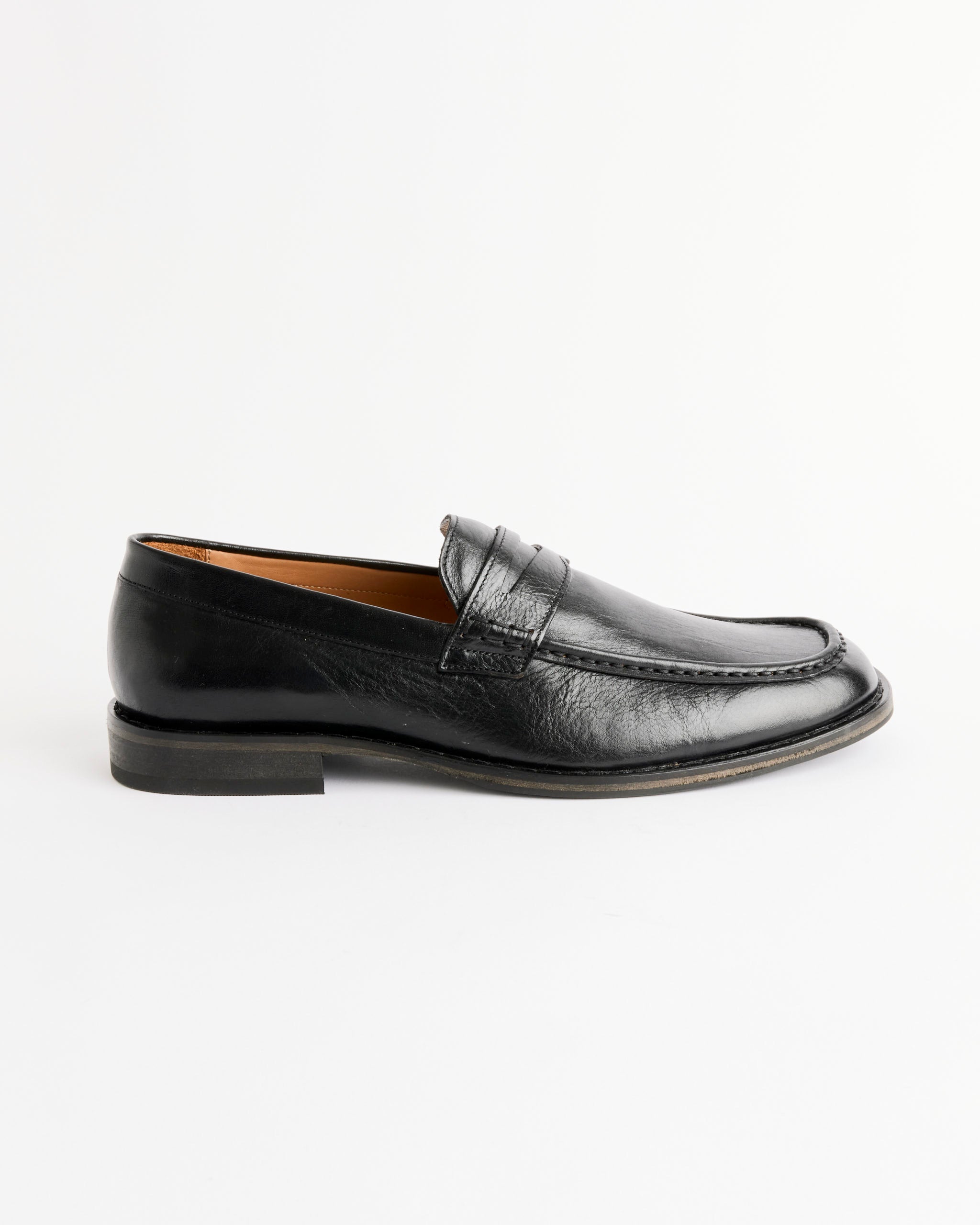 Light Loafer in True Dyed Black